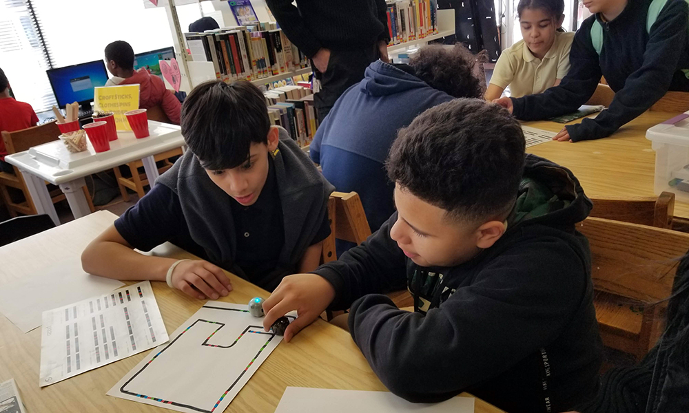 STEM Programs for Middle Schoolers Go to the Library